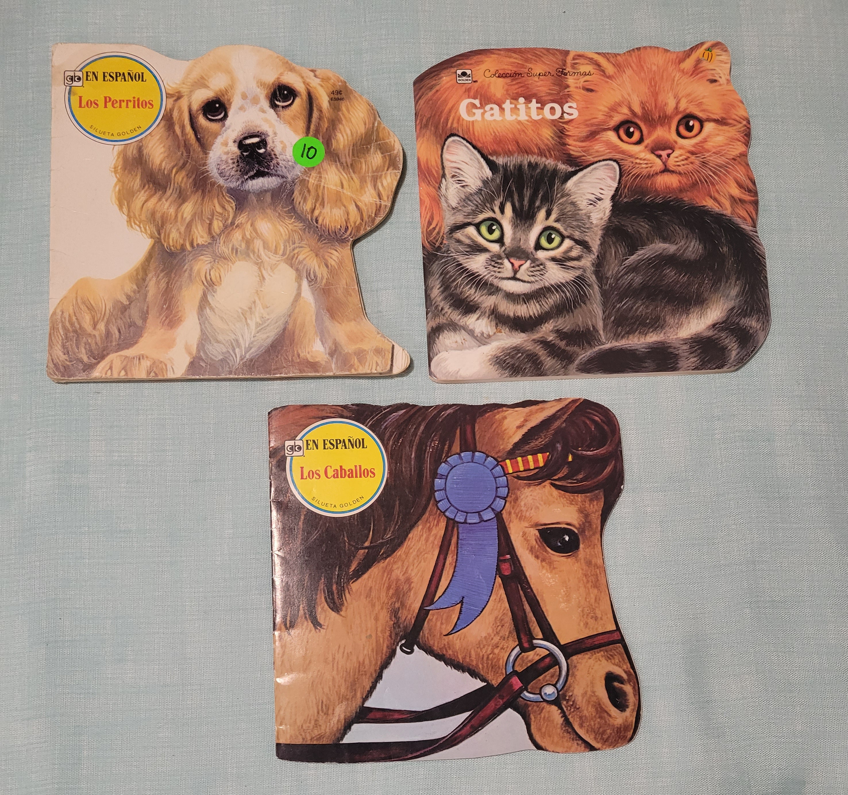 Animal Shape Golden Books (Spanish) – Bookworm Detective